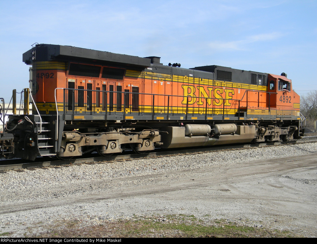 BNSF 4892